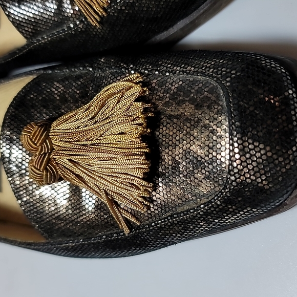 Stuart Weitzman | Shoes | Stuart Weitzman Luxury Loafer With Tassels Variegated Black Gold Sz 95 ...